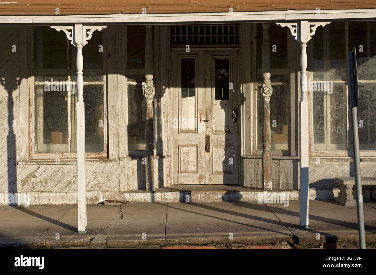 Weatherbeaten facade hi-res stock photography and images - Alamy