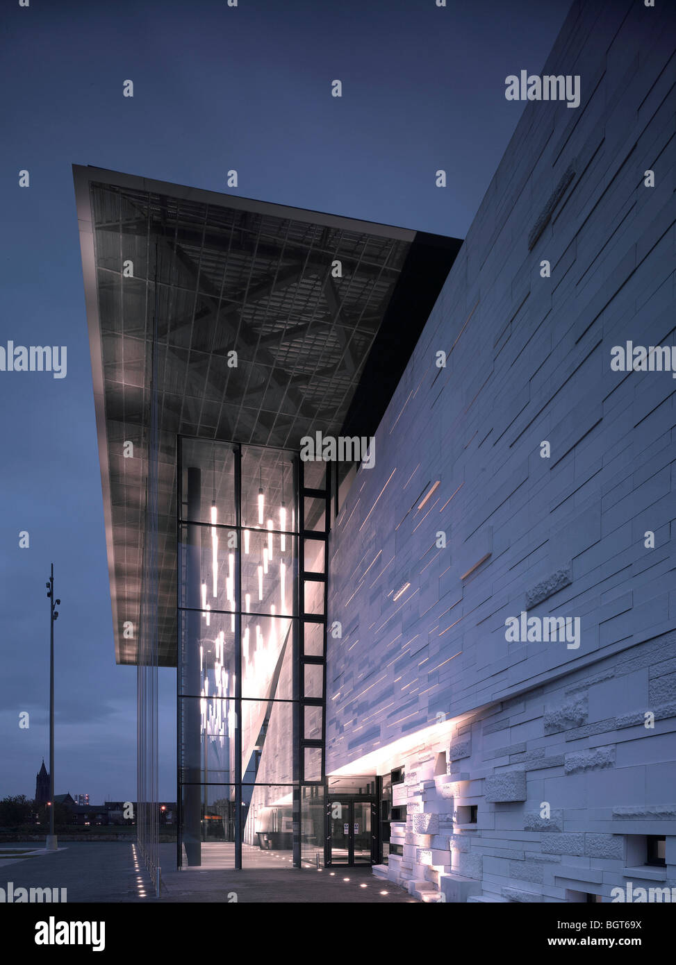mima middlesbrough institute of modern art at dusk Stock Photo - Alamy
