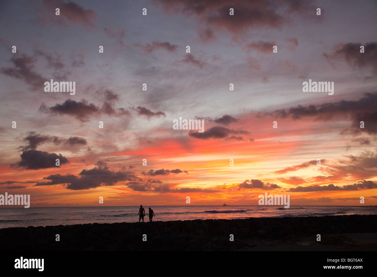 Couple enjoy a sunset in Honolulu,Hawaii Stock Photo - Alamy