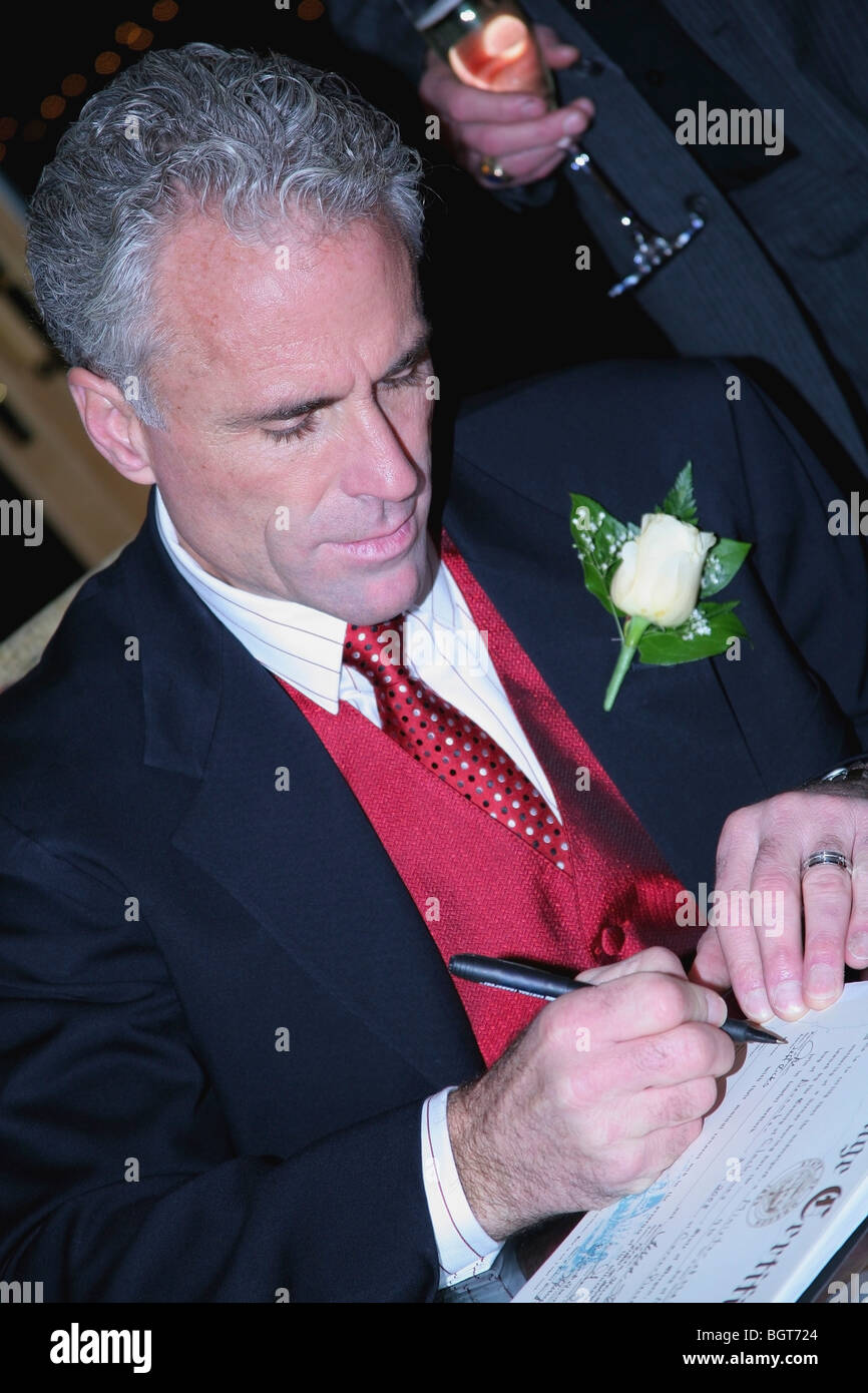 Signature certificate hi-res stock photography and images - Alamy