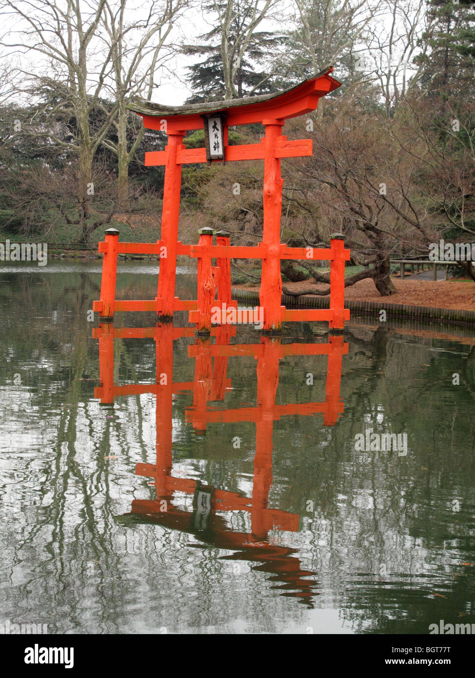 Red arch hi-res stock photography and images - Alamy