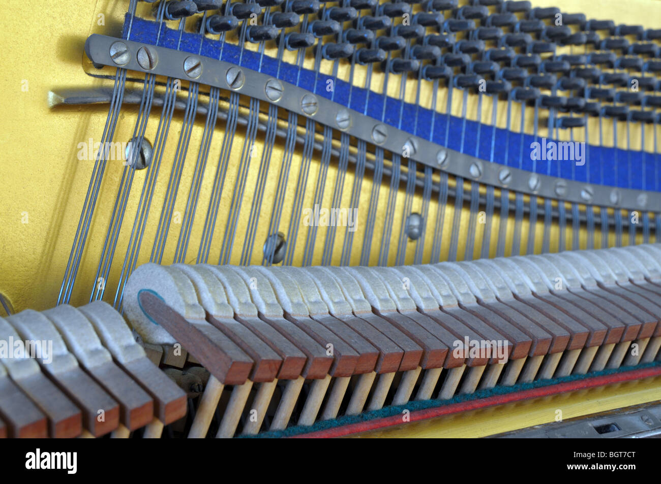 Piano hammers strings hi-res stock photography and images - Alamy