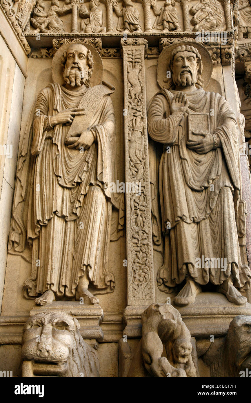 Detail at St Trophime church, Arles, Provence, France Stock Photo - Alamy