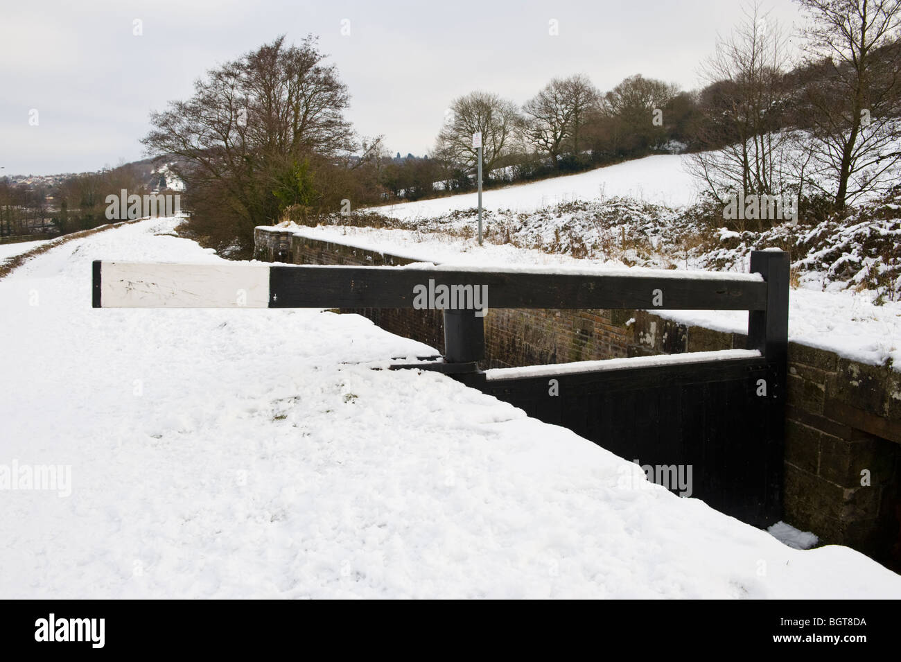 Winter on canals hi-res stock photography and images - Alamy