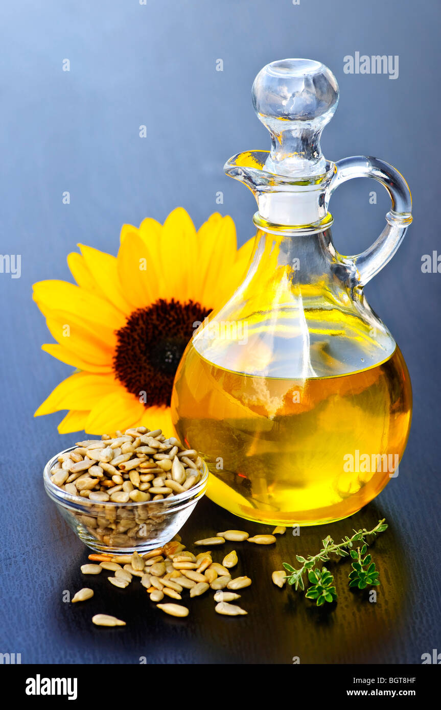 Sunflower oil and bottle hi-res stock photography and images - Alamy
