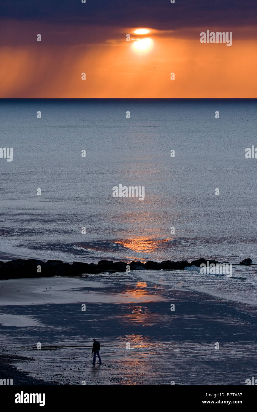 Peaceful sunset beach hi-res stock photography and images - Alamy