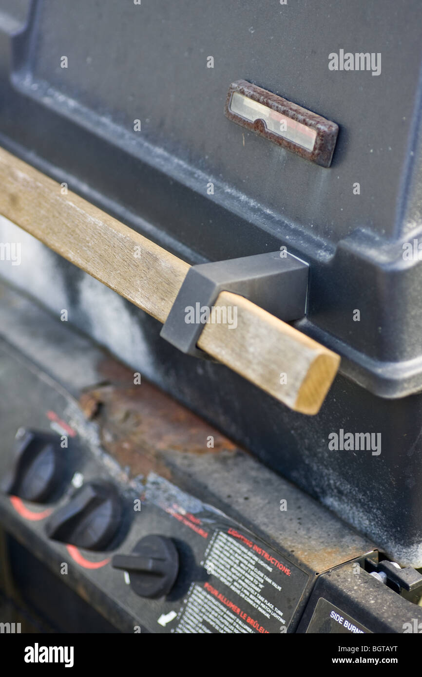 Old rusty barbecue hi-res stock photography and images - Alamy