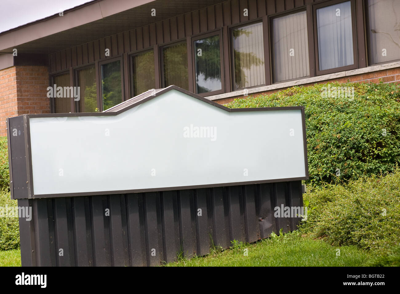 A large blank sign in front of a small office building Stock Photo - Alamy