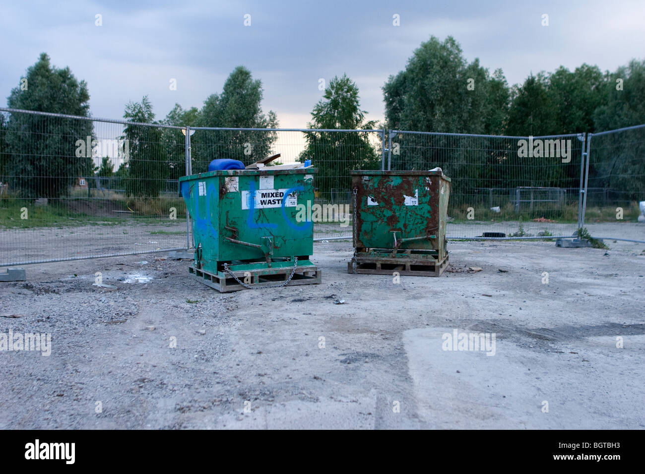 Skip rubbish hi-res stock photography and images - Alamy