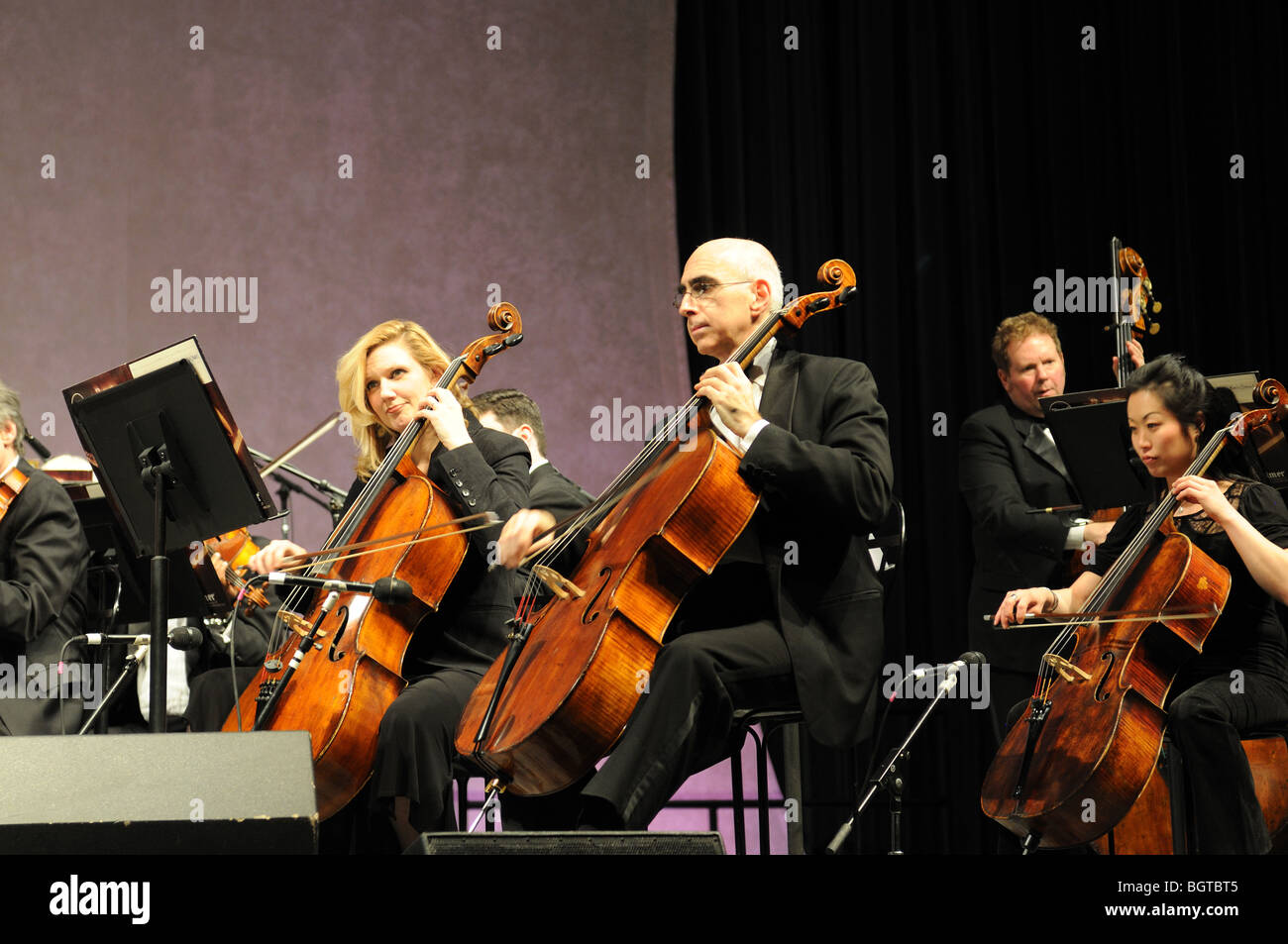 String section of the orchestra hi-res stock photography and images - Alamy