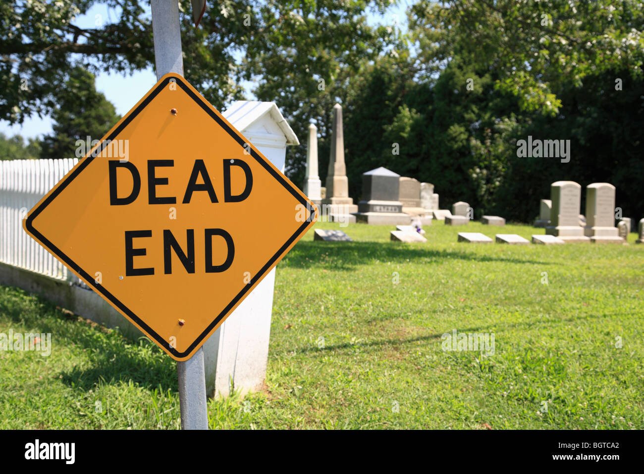 Dead end sign hi-res stock photography and images - Alamy