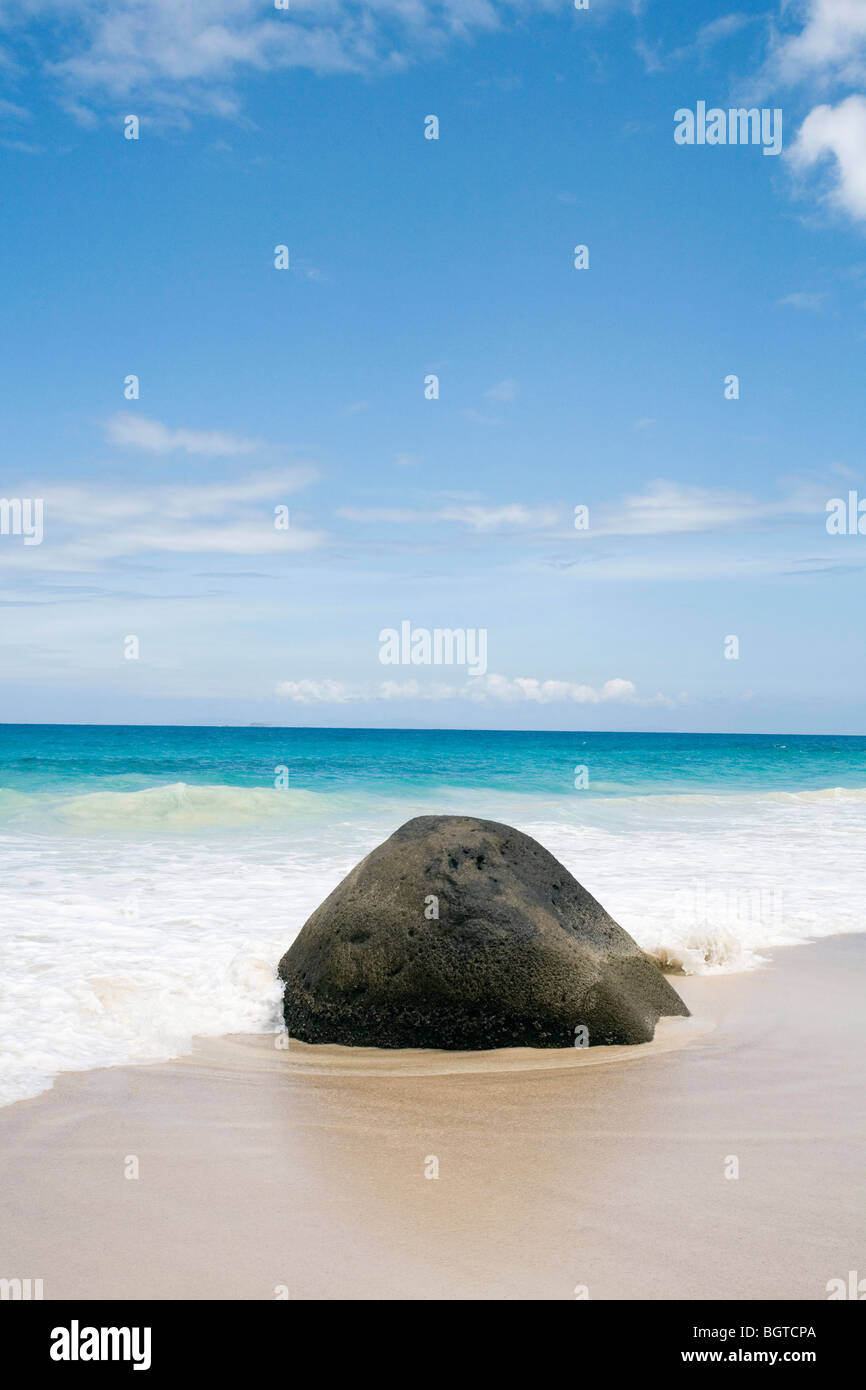 Single rock on beach hi-res stock photography and images - Alamy