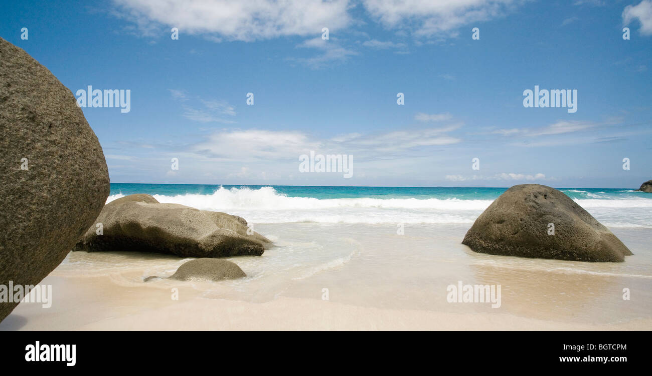 Boulders on the beach hi-res stock photography and images - Alamy