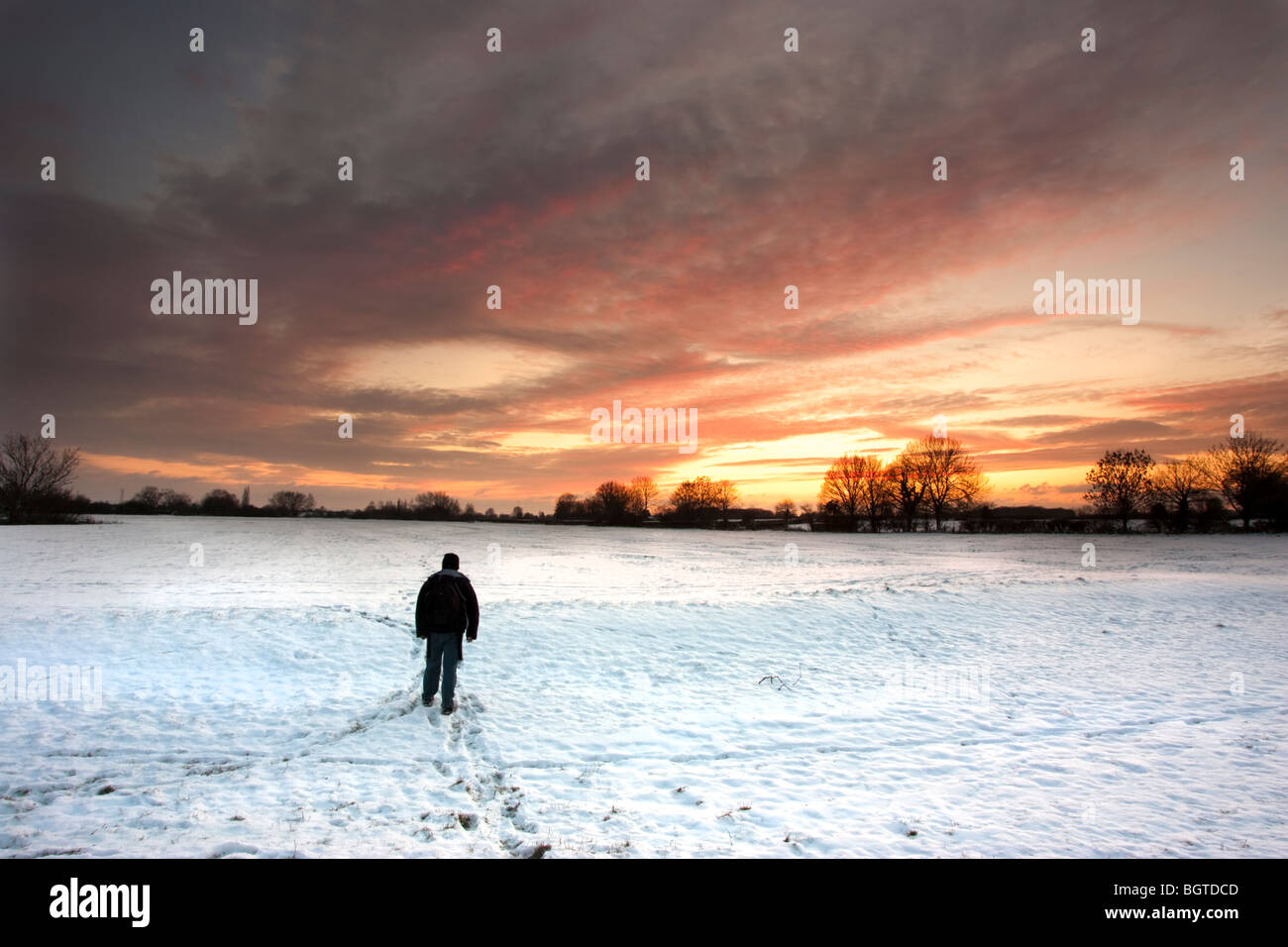 Sun snow walk uk hi-res stock photography and images - Alamy