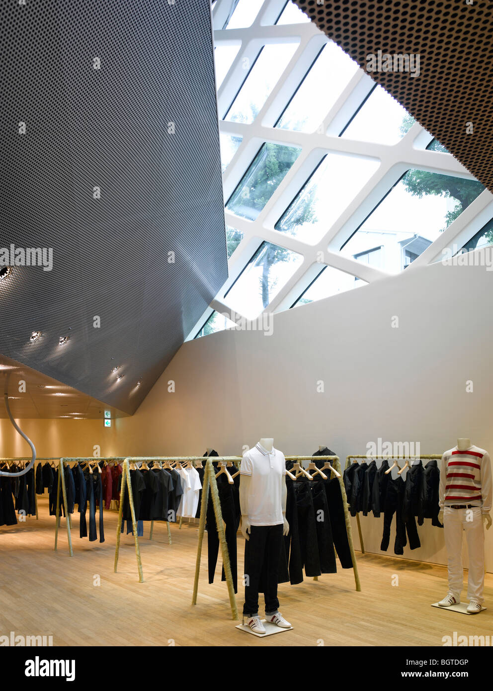 PRADA STORE, TOKYO, JAPAN, HERZOG & DE MEURON Stock Photo - Alamy