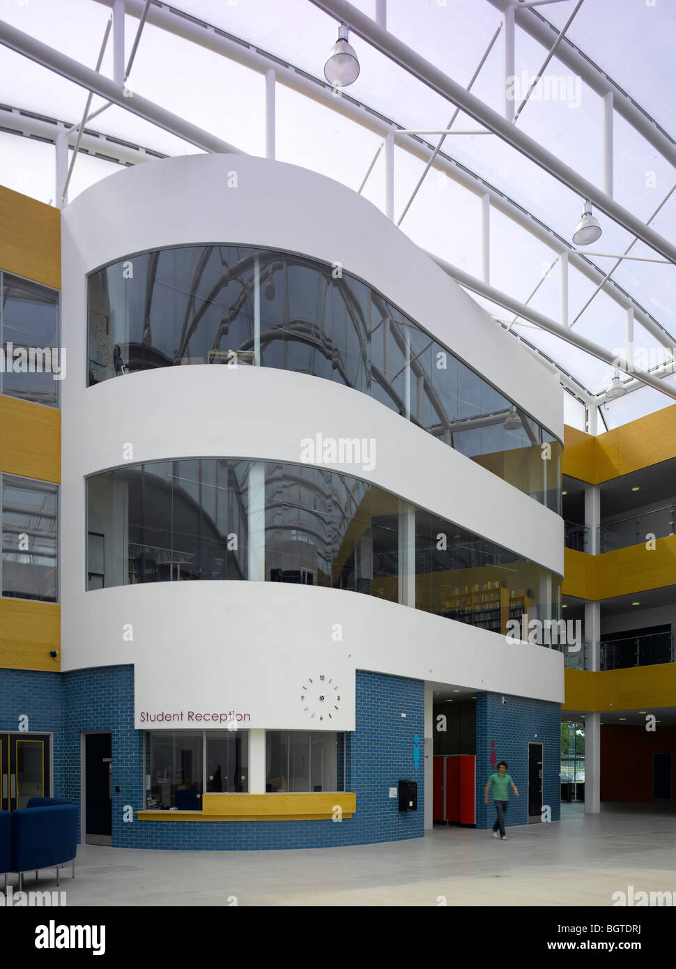 Toilet with mural and graffiti hi-res stock photography and images - Alamy