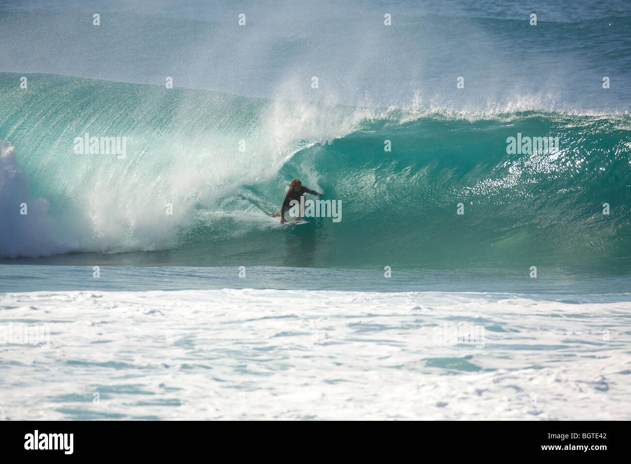 A surfer inside the barrel at Pipeline, North Shore, Oahu, Hawaii Stock ...