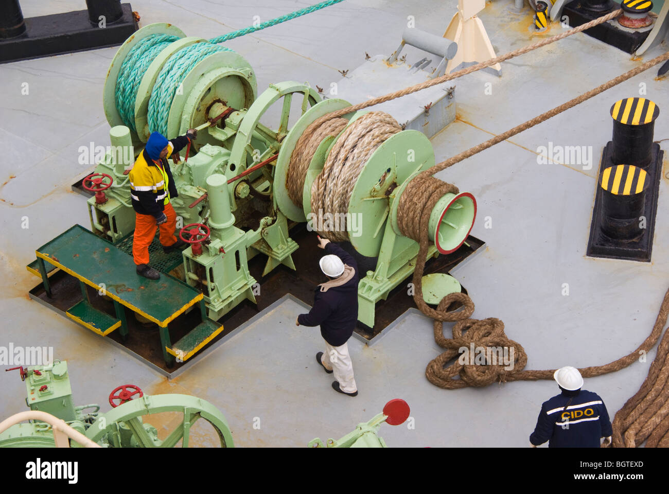 Crew on the bow of a ship involved in mooring operations after Stock ...