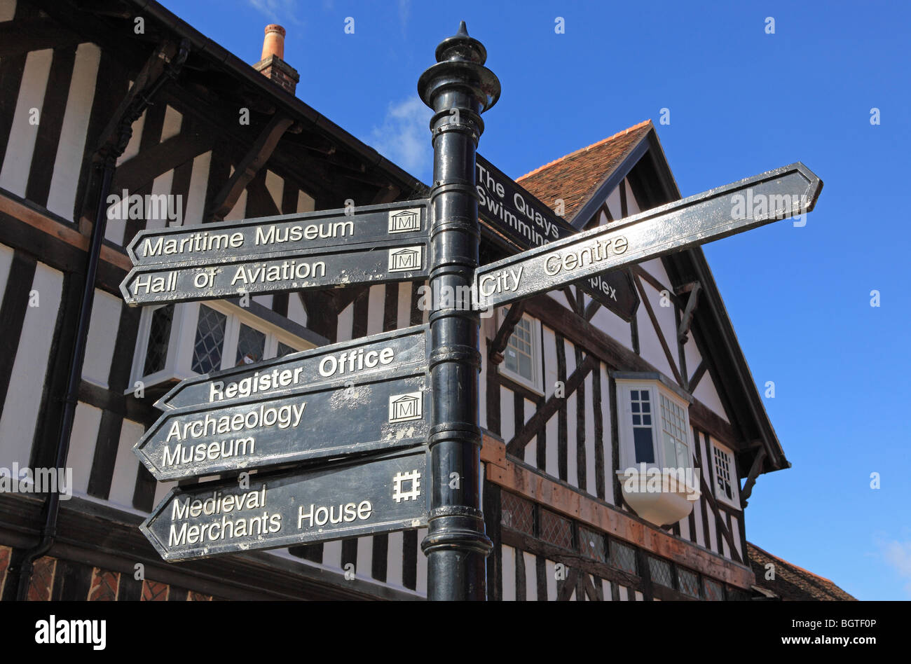 Southampton, Sign By Tudor House Museum Stock Photo - Alamy
