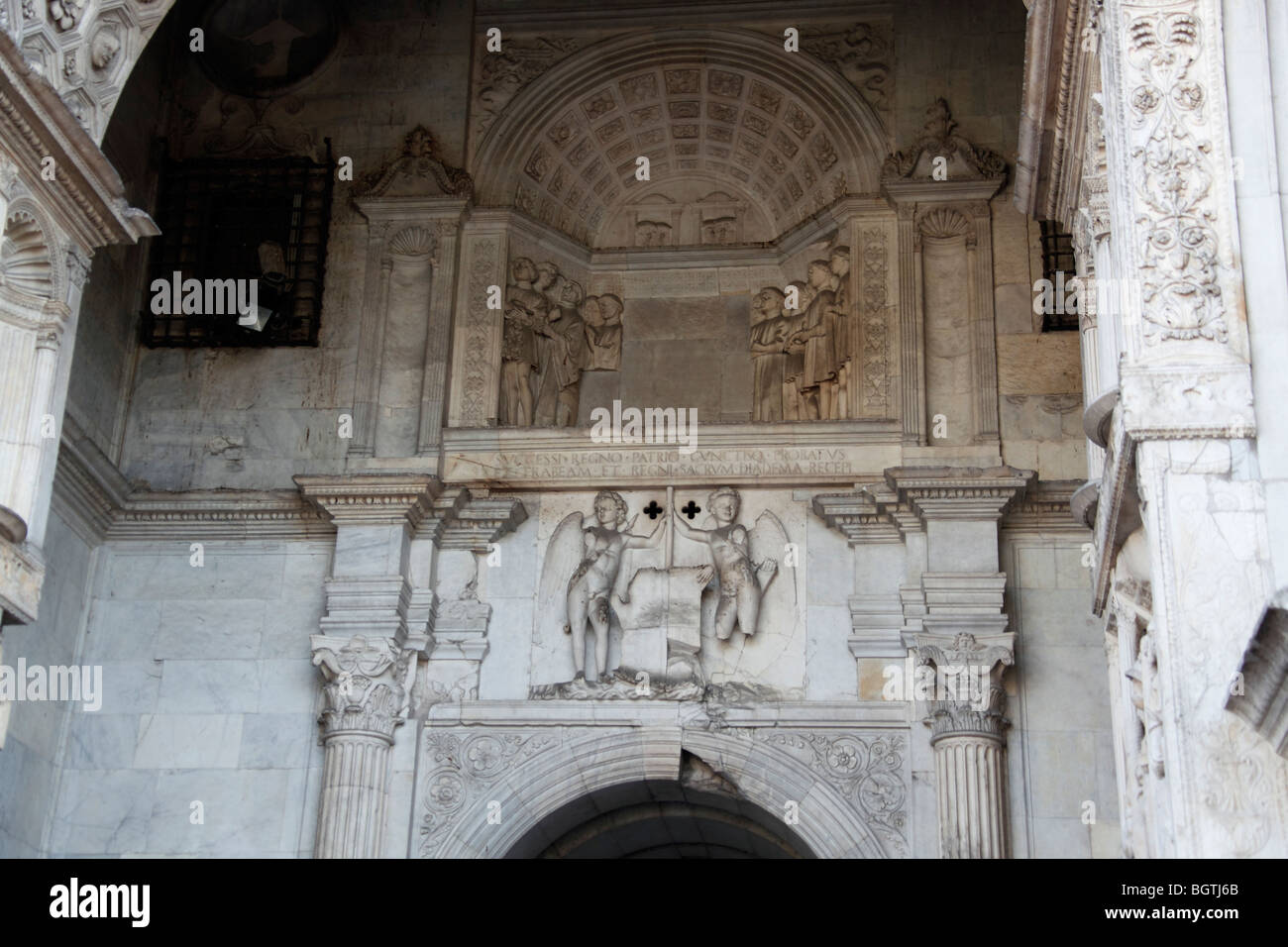 Neapel castel nuovo hi-res stock photography and images - Alamy