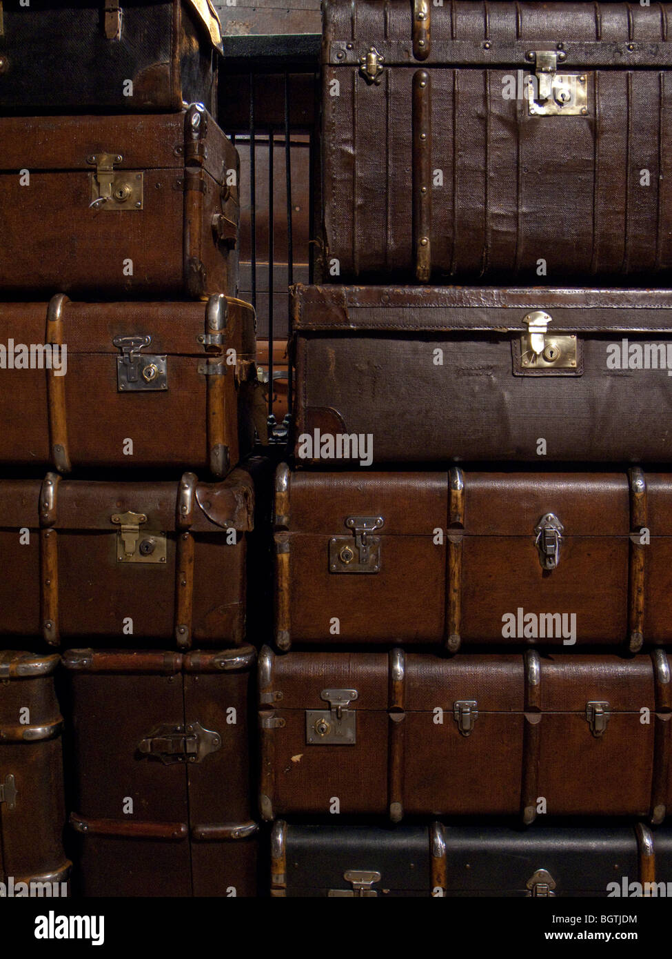 Pile of luggage hi-res stock photography and images - Alamy