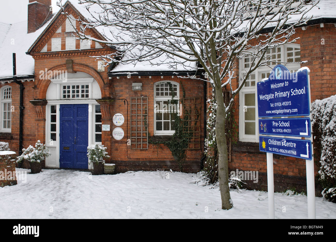 Primary school building hi-res stock photography and images - Alamy