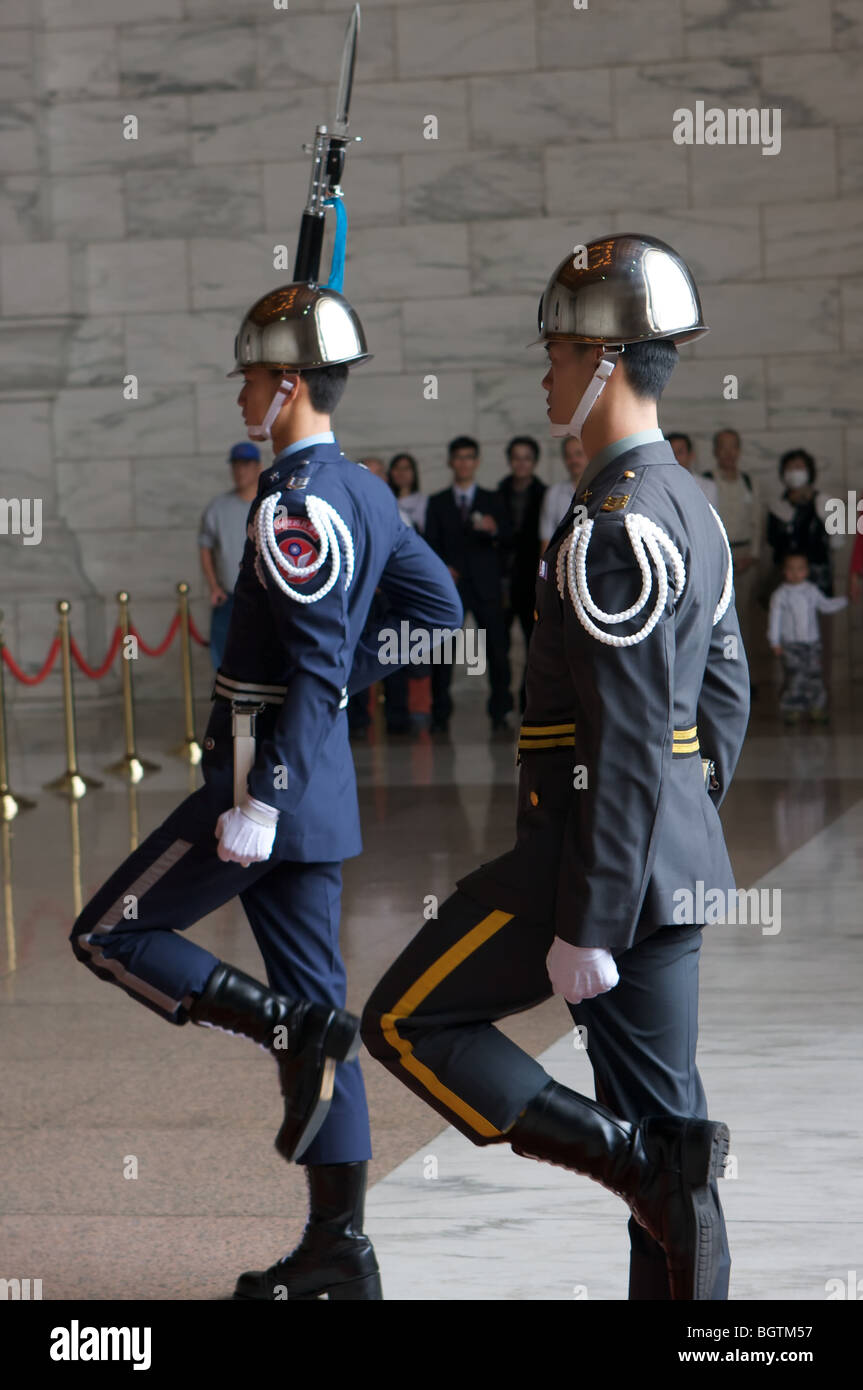 Changing of the guards at chiang kai shek memorial hall Stock Photo - Alamy