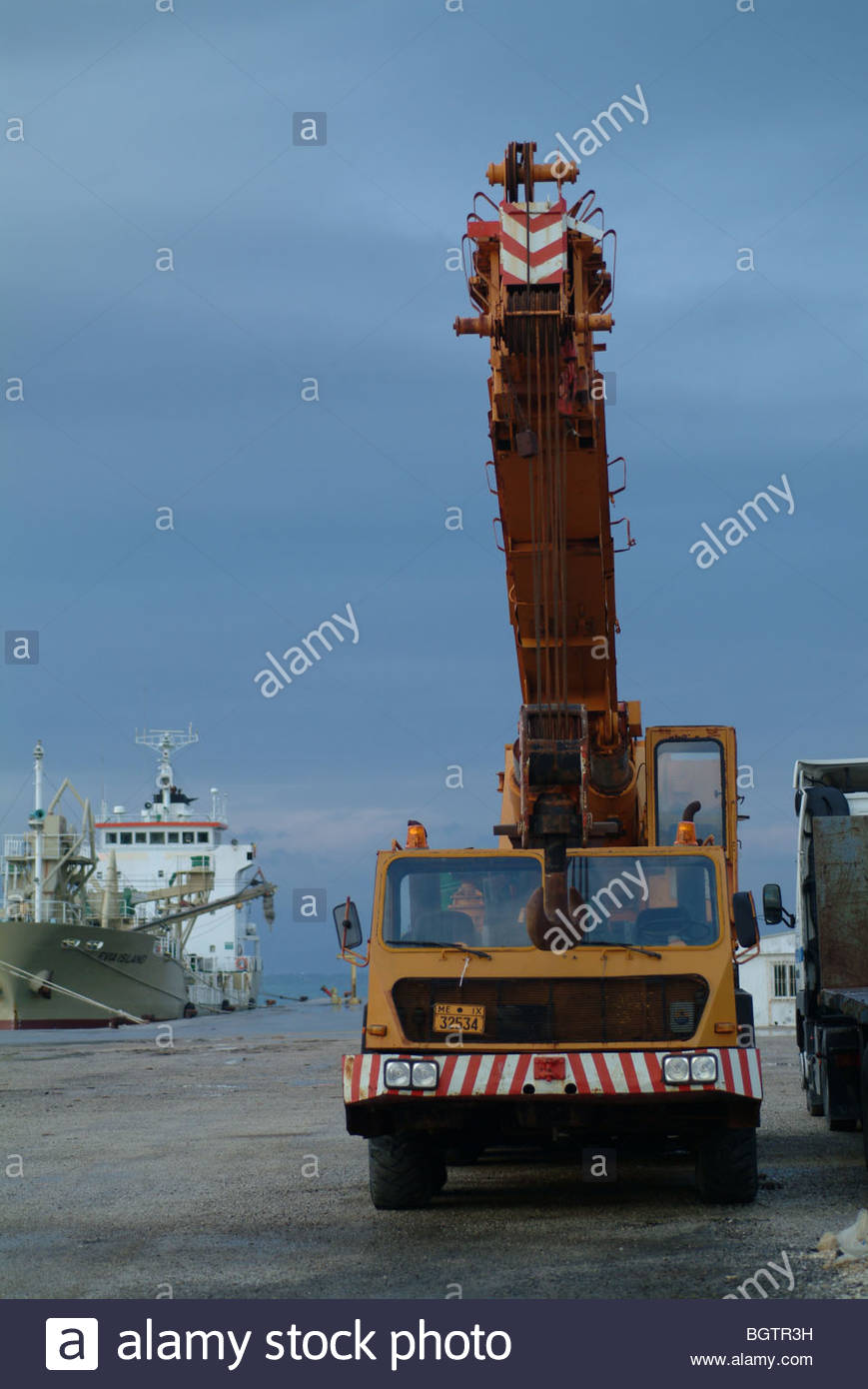Heavy Duty Mobile Crane High Resolution Stock Photography and Images ...