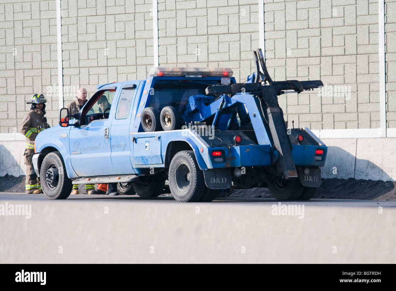 Tow truck hi-res stock photography and images - Alamy
