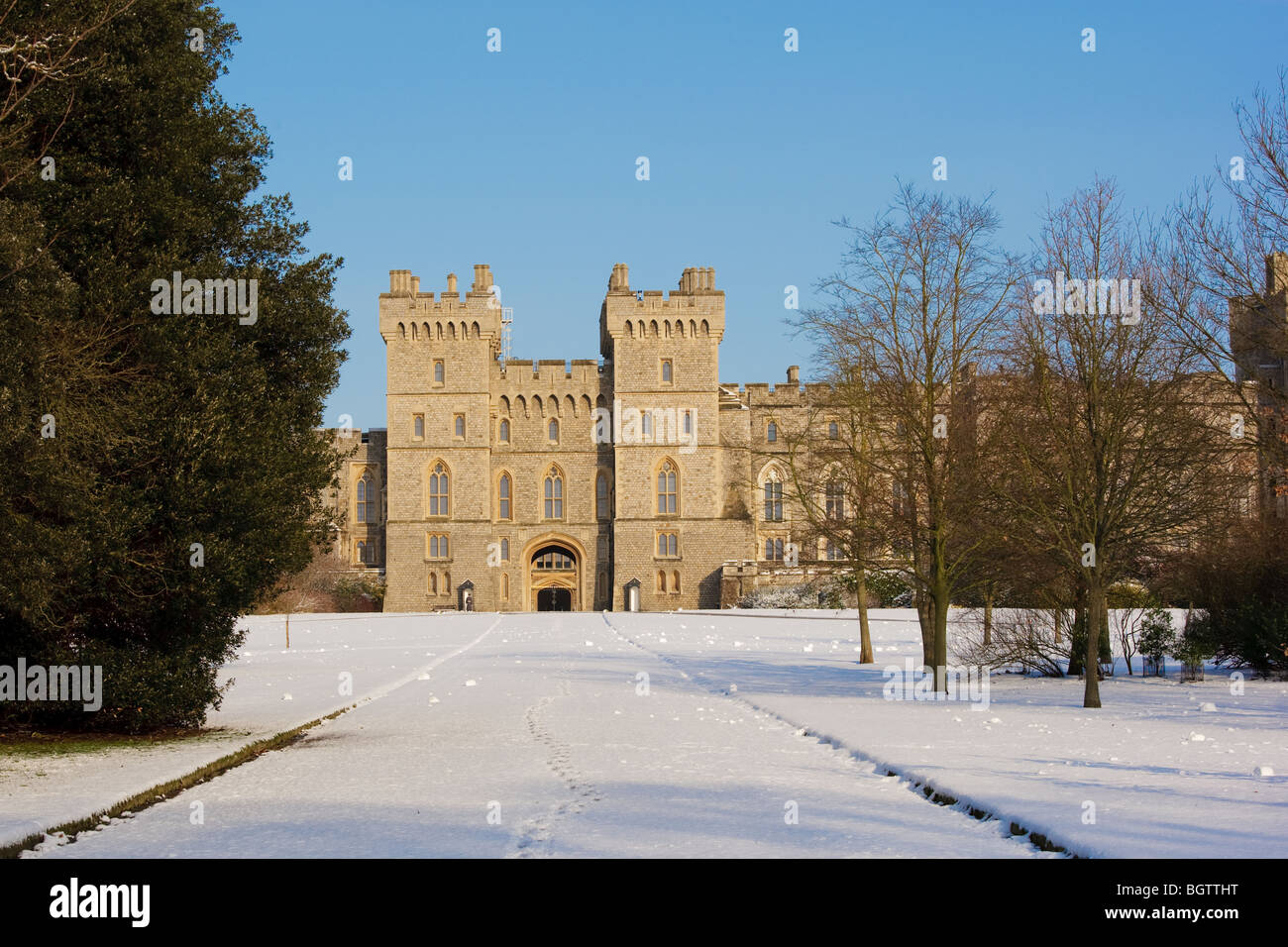 Windsor castle winter hi-res stock photography and images - Alamy
