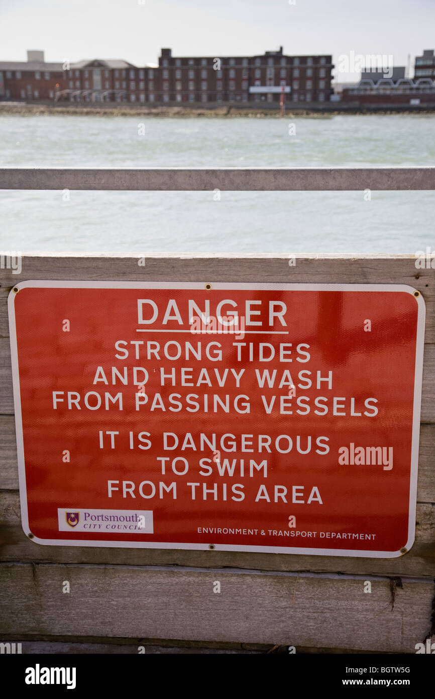 Sign signage notice hi-res stock photography and images - Alamy