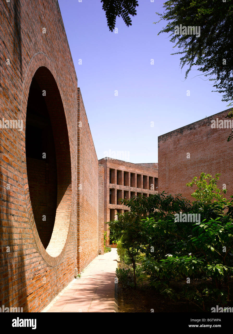 Indian institute of management kahn hi-res stock photography and images ...