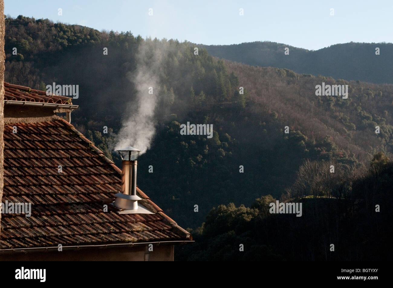 House chimney smoke hi-res stock photography and images - Alamy