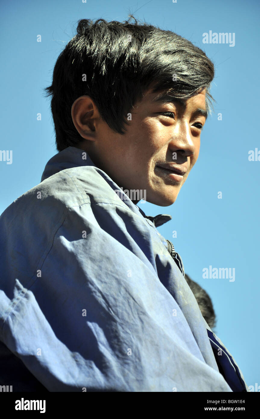 Man staring into distance hi-res stock photography and images - Alamy