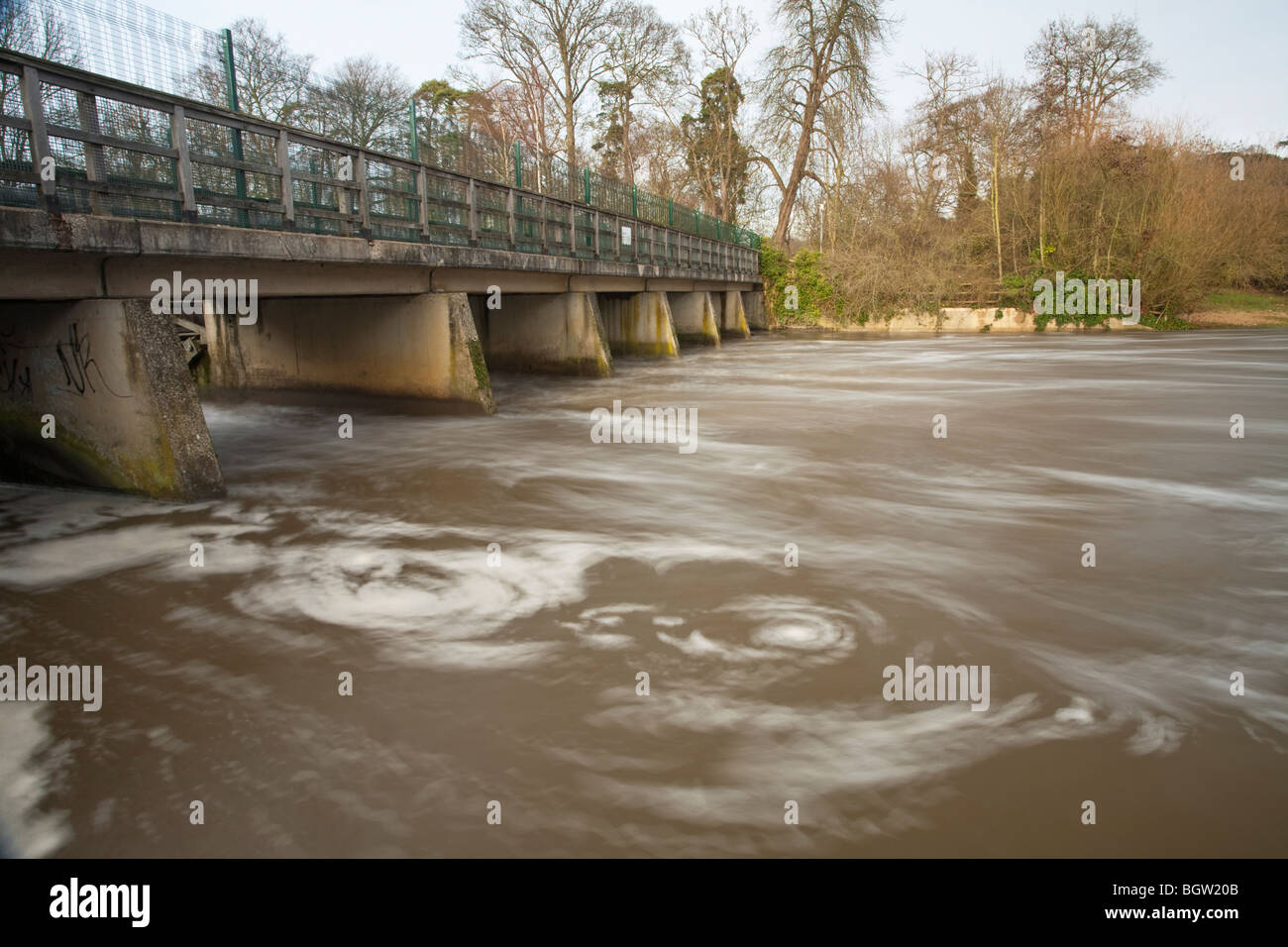 Weir on the River Thames at Cookham with the bridge leading to Sashes ...