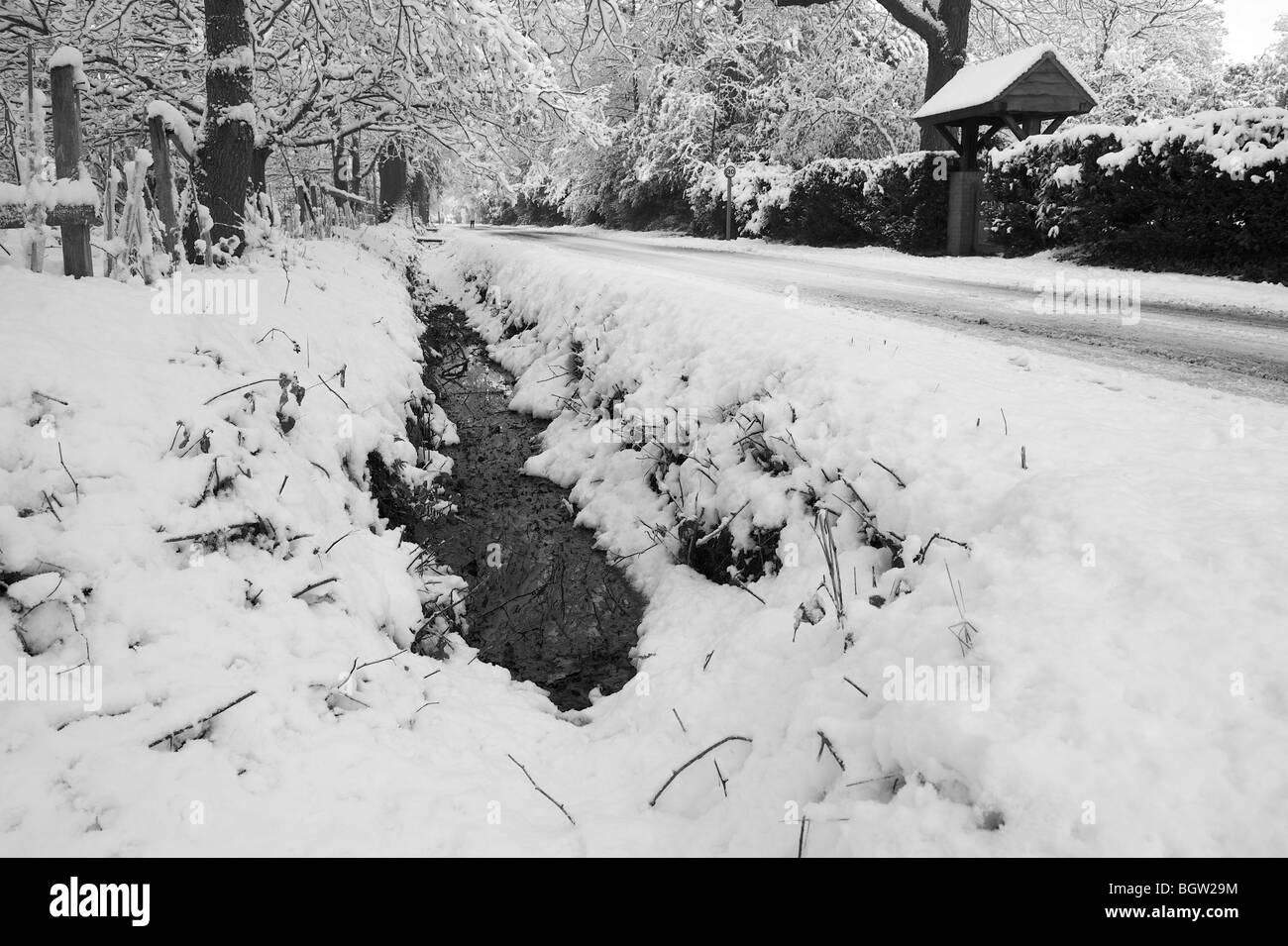 Snow covered roads, Mortimer, Berkshire Stock Photo - Alamy