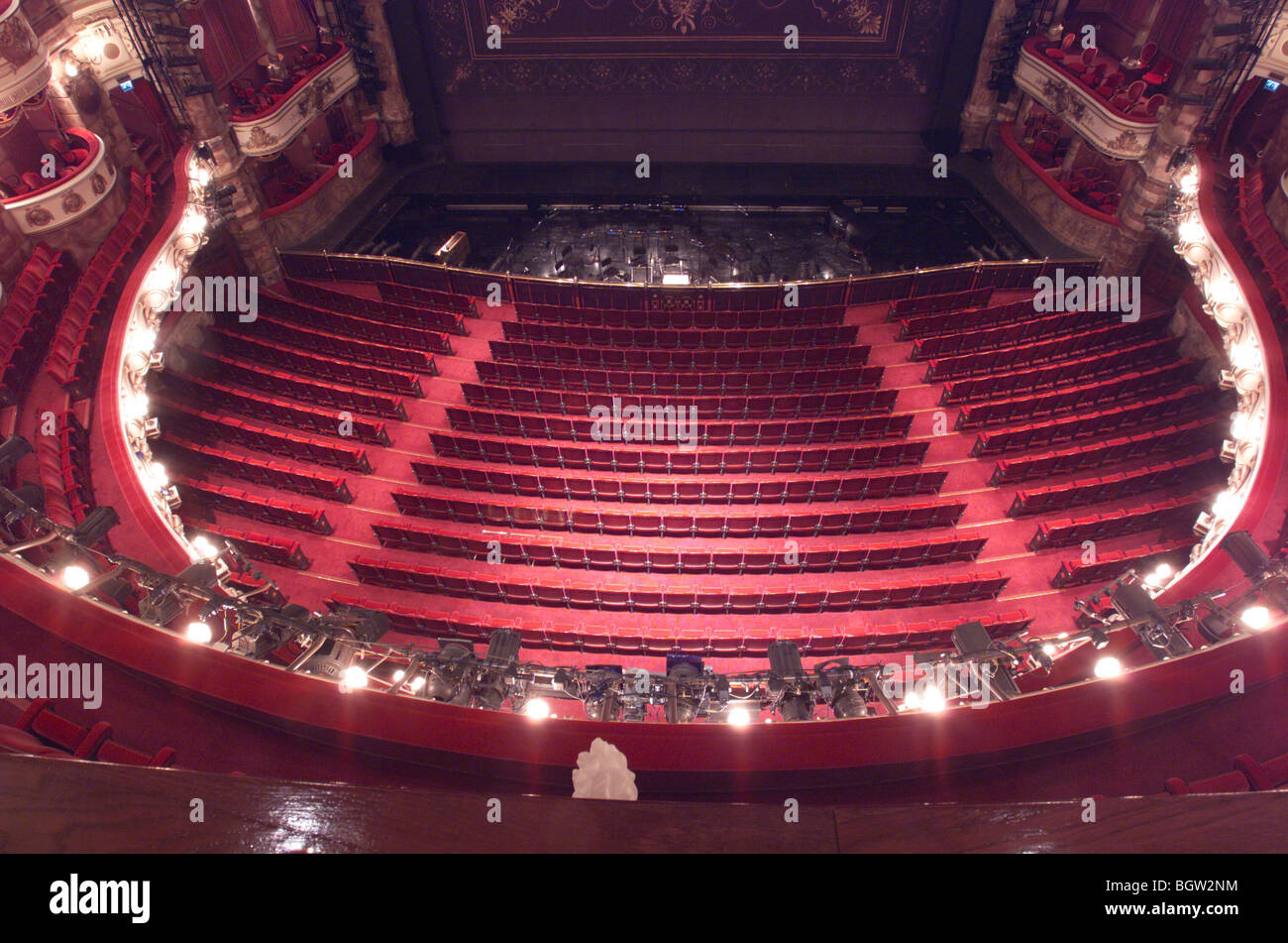 London coliseum auditorium hi-res stock photography and images - Alamy