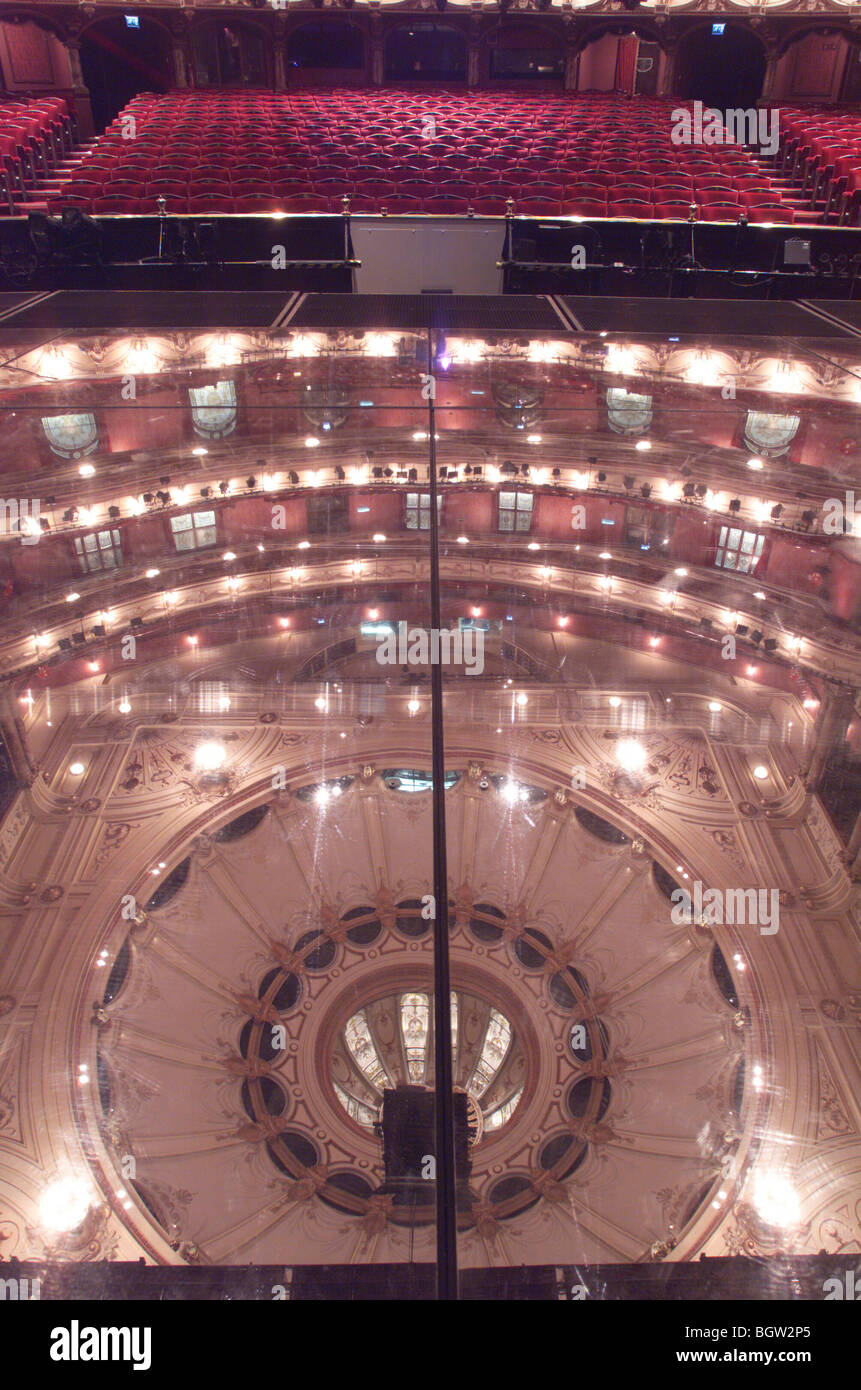 London coliseum auditorium hi-res stock photography and images - Alamy