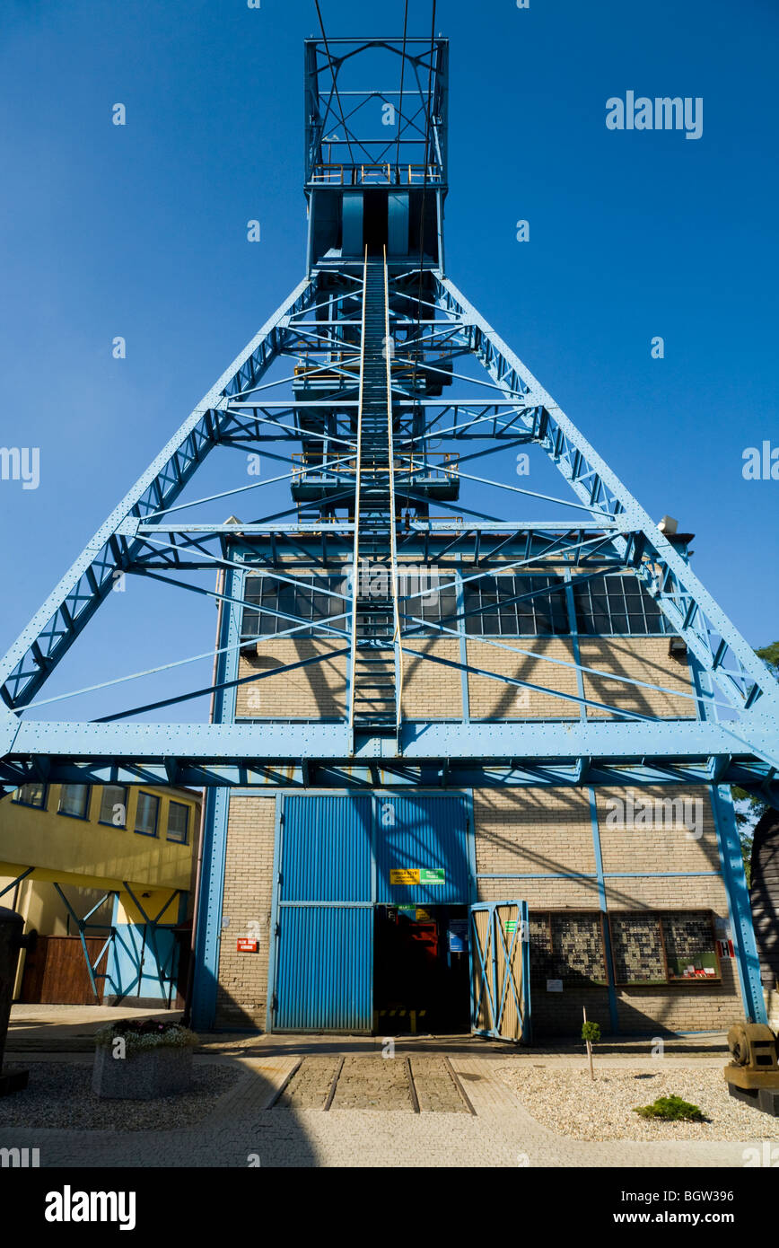 Mine head headgear lift cage hi-res stock photography and images - Alamy