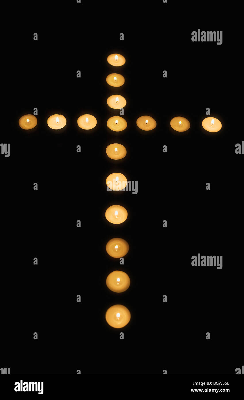 Candle and cross hi-res stock photography and images - Alamy