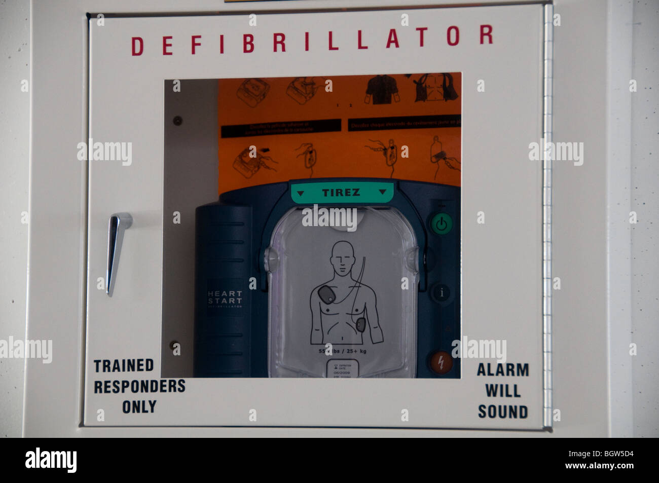 Heart defibrillator hi-res stock photography and images - Alamy