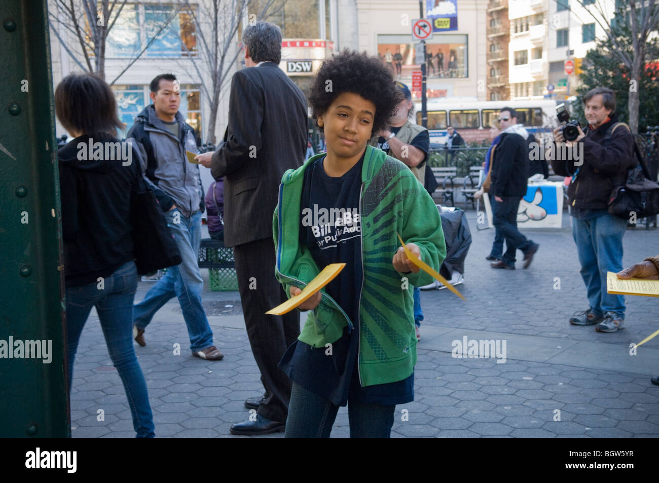Red cross boy earthquake hi-res stock photography and images - Alamy