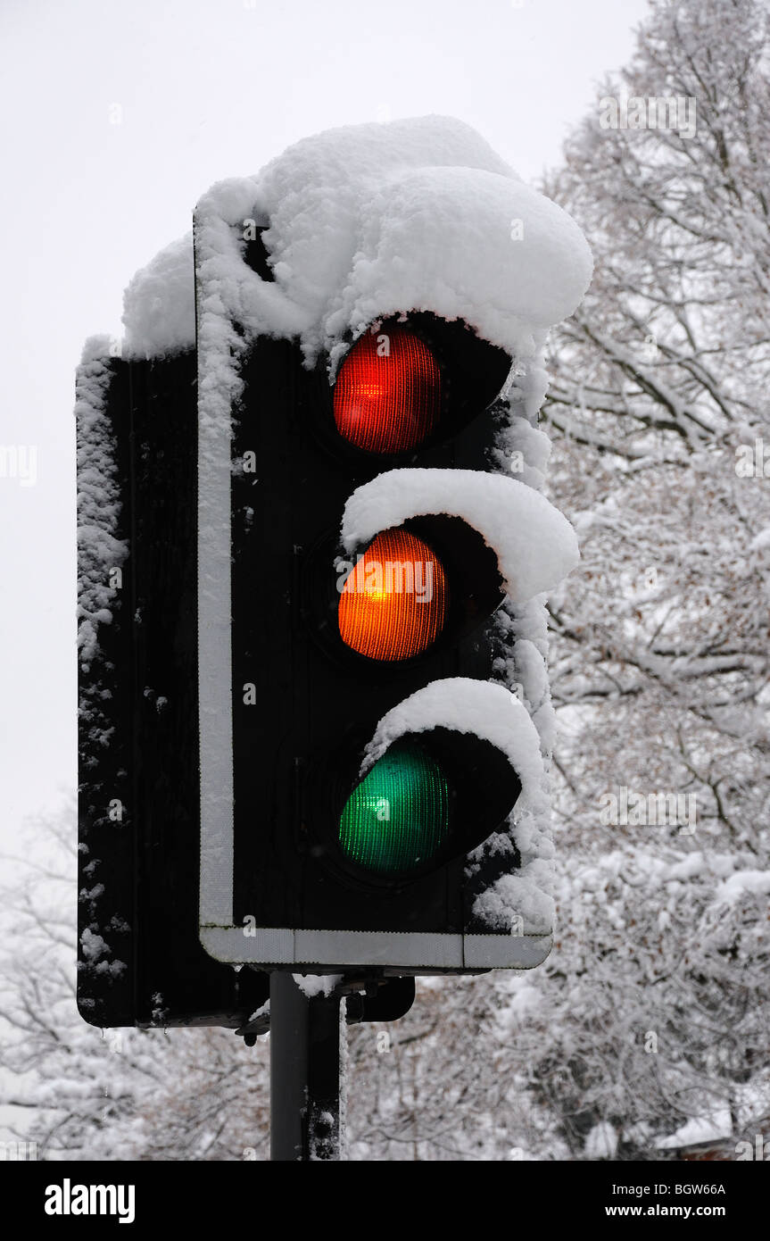 Amber traffic lights hi-res stock photography and images - Alamy