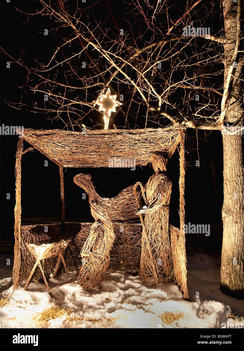 Outdoor christmas nativity scene hi-res stock photography and images ...