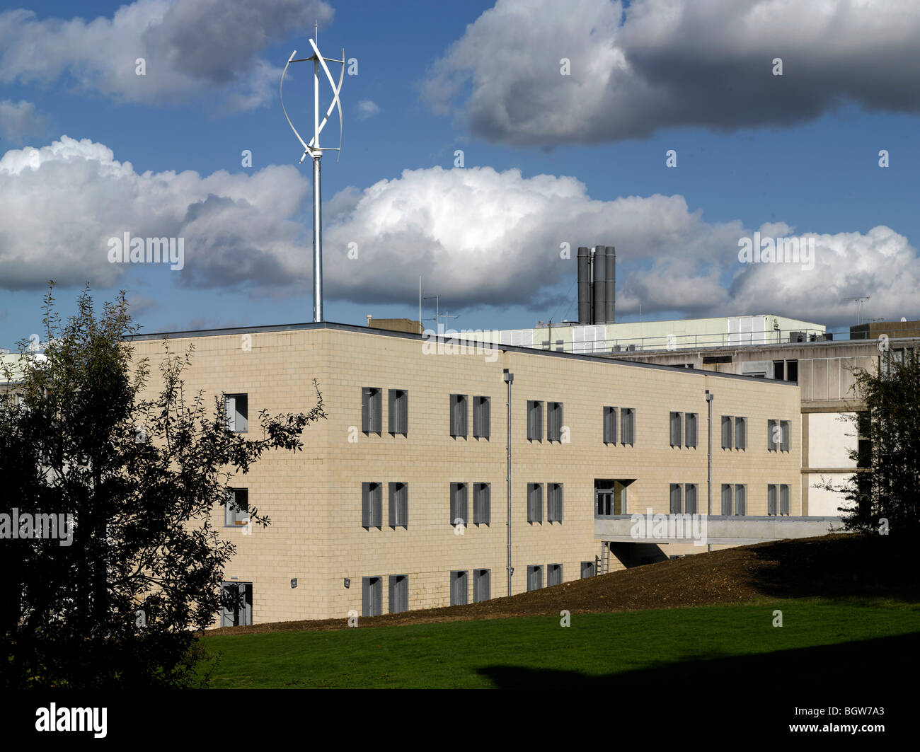 Health sciences education building hi-res stock photography and images ...