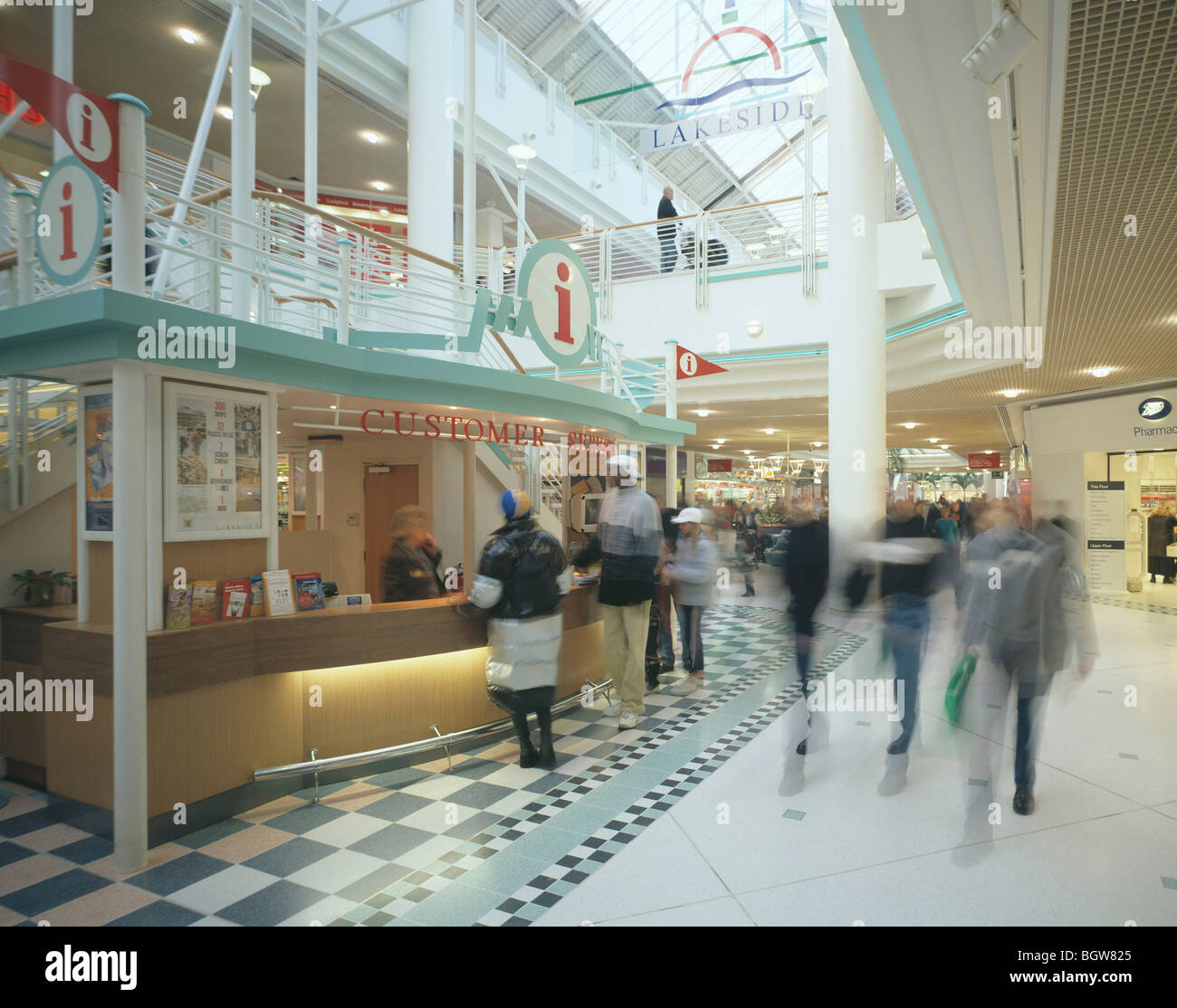 Lakeside retail centre hi-res stock photography and images - Alamy