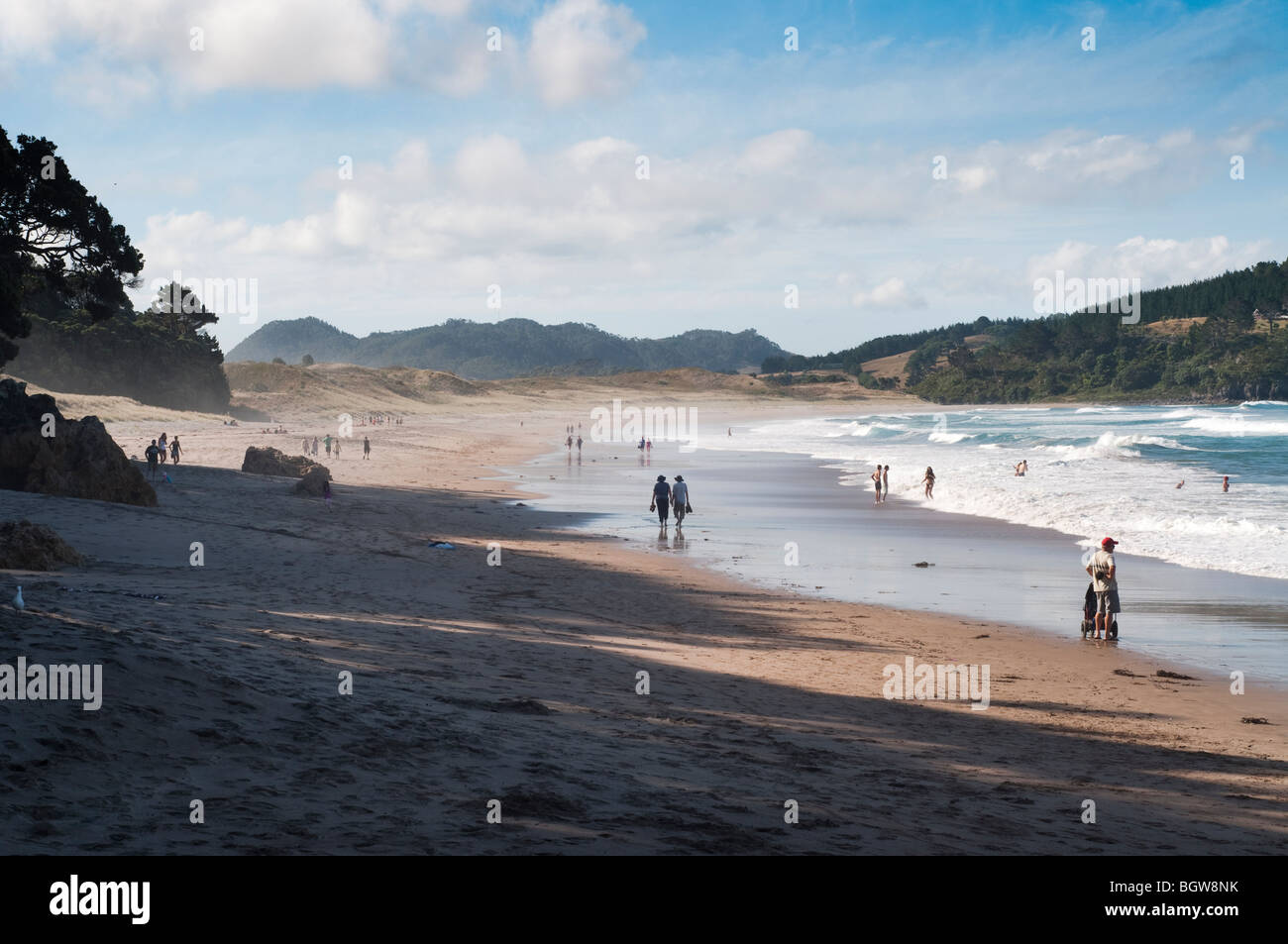 People learning to surf at hot water beach Stock Photo - Alamy