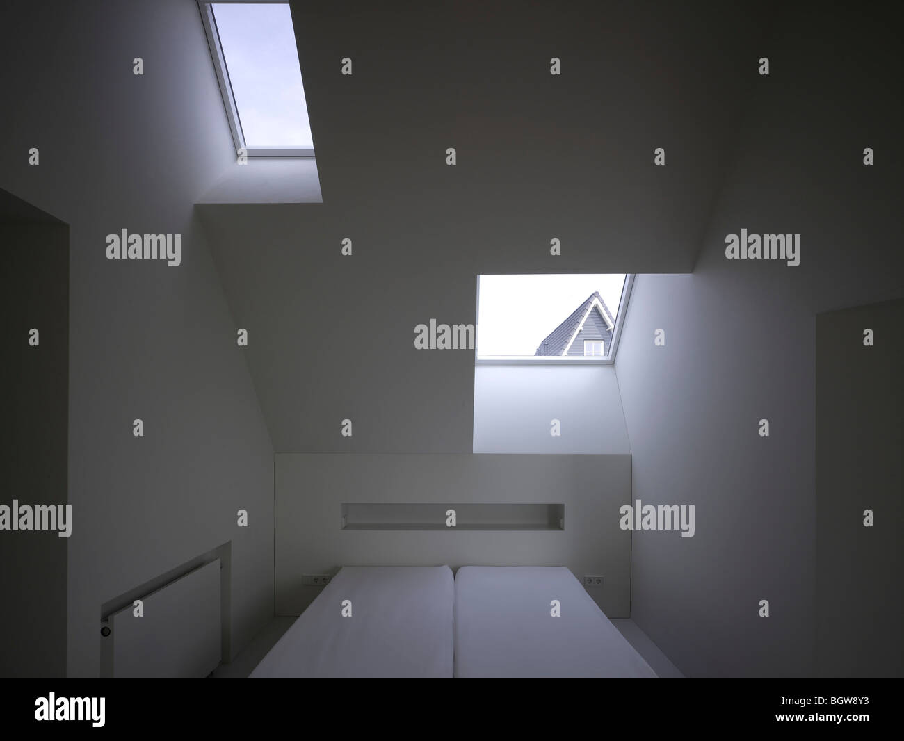 HOUSE BIERINGS, LEIDSCHE RIJN, NETHERLANDS, ROCHA TOMBAL Stock Photo ...