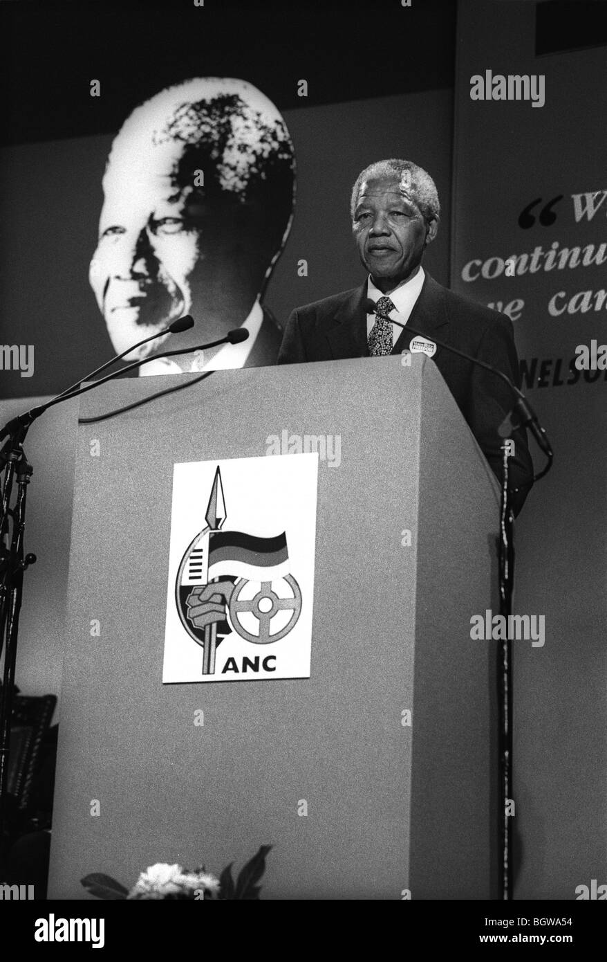 Nelson mandela 1993 hi-res stock photography and images - Alamy