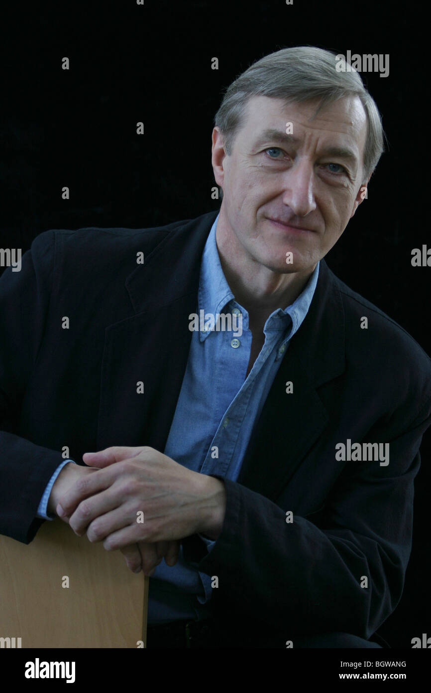Julian barnes author hi-res stock photography and images - Alamy